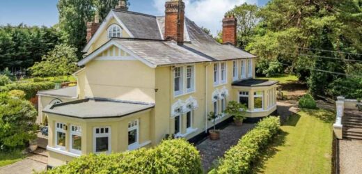 Kray twins' plush mansion on sale for £2.25million for first time in 30 ...