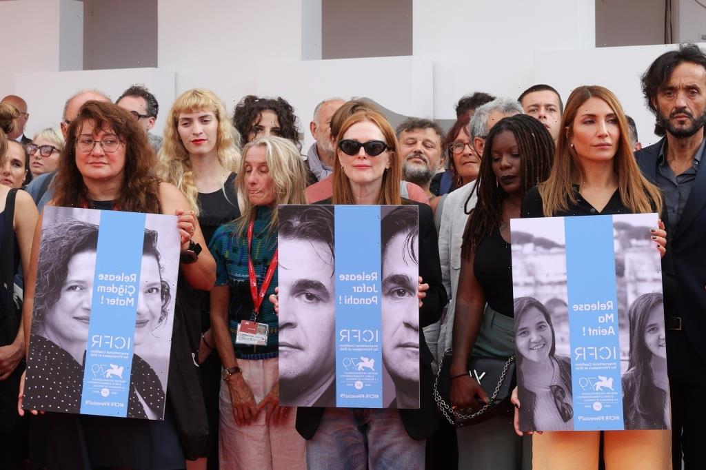 Harry Styles stops concert to lead round of applause in tribute to ...